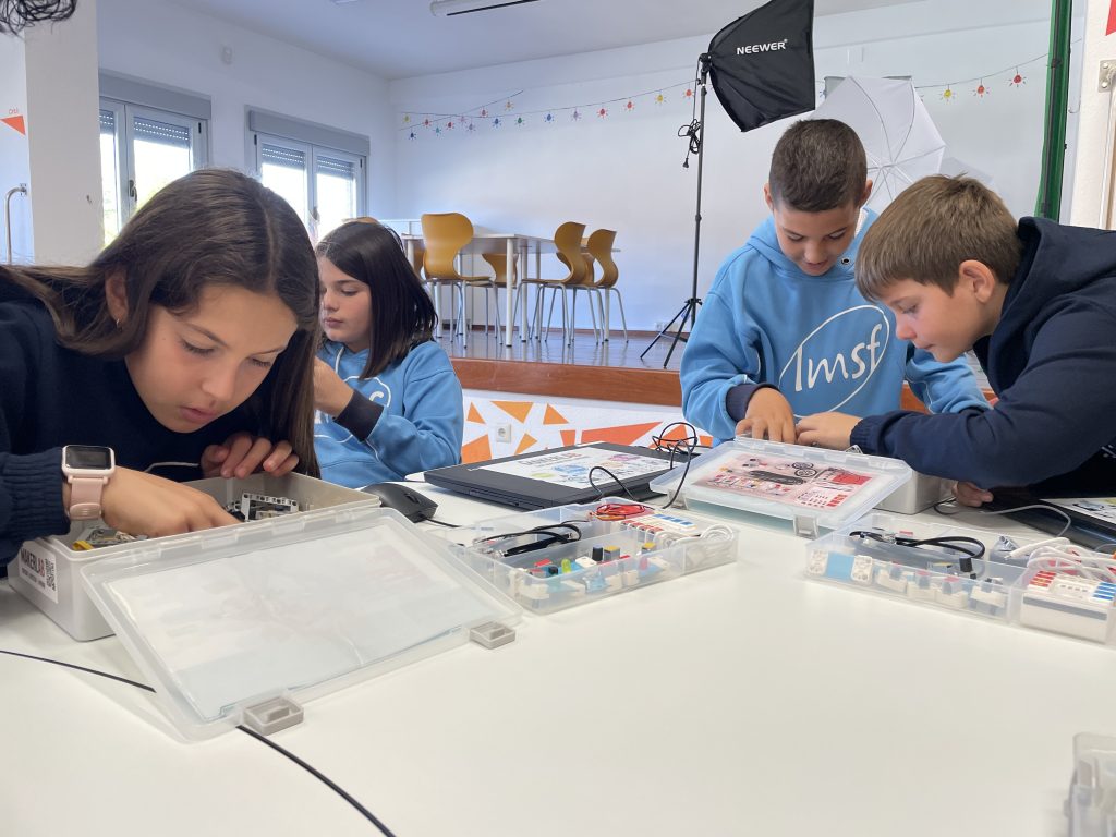 ¡Bienvenidos al Aula del Futuro de LMSF! - Colegio La Milagrosa y Santa ...